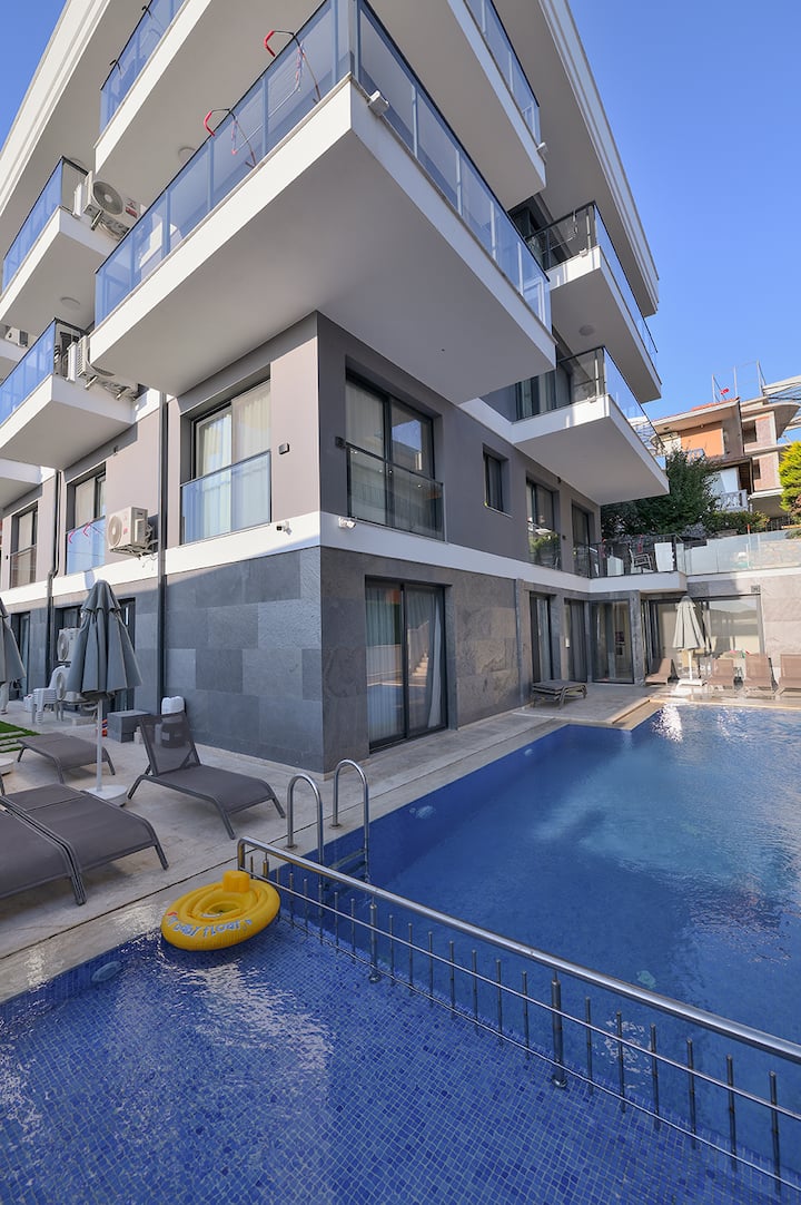 2+1 Apartment With Pool In  Center (Only Family) - 切什梅