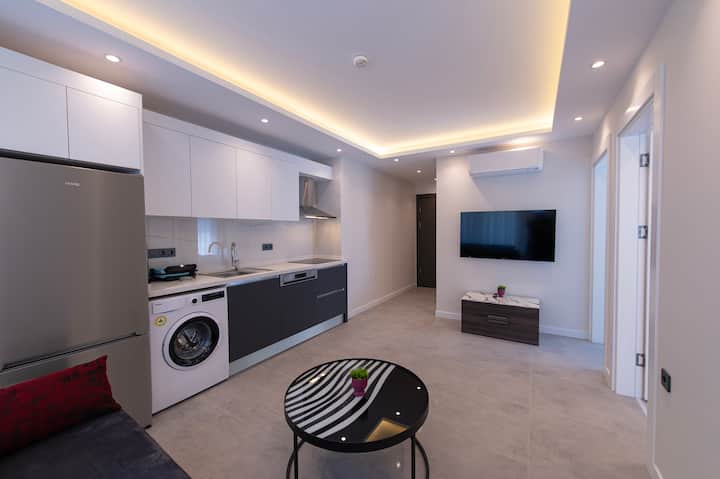 2 Bedroom Apartment With Pool In ÇEşme City Center - Çeşme