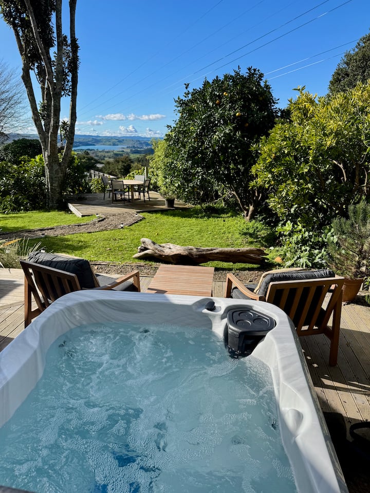 Raglan View Cottage With Spa Pool - Raglan