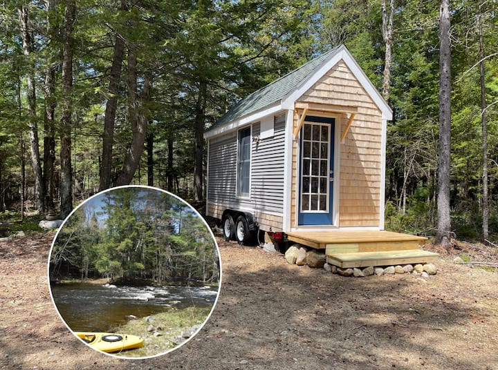 Waterfront Tumbledown Tiny House - Maine