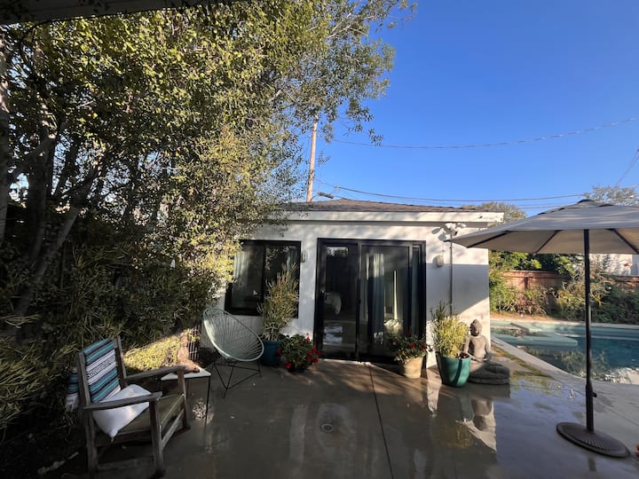 Cozy And Peaceful Cottage - Culver City, CA