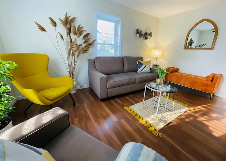 Charming Cottage In Wellington’s Heart Near Beach! - Prince Edward