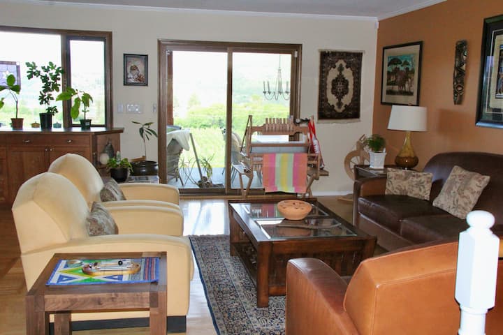 Quails Crossing B&b Music Room - Lake Country