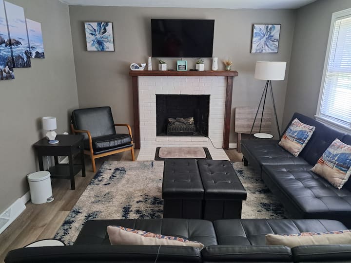 The Cape Cottage - 5 Bedrooms & 2 Baths - Barnstable, MA