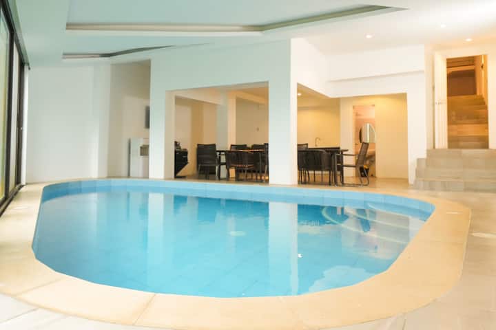 Frontera Prive Super Villa - Tagaytay