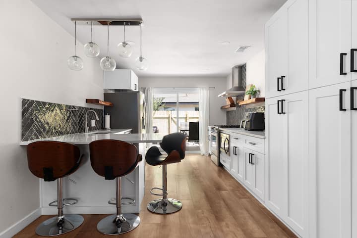 Newly Renovated 3bd/2ba/ Large Patio - Austin