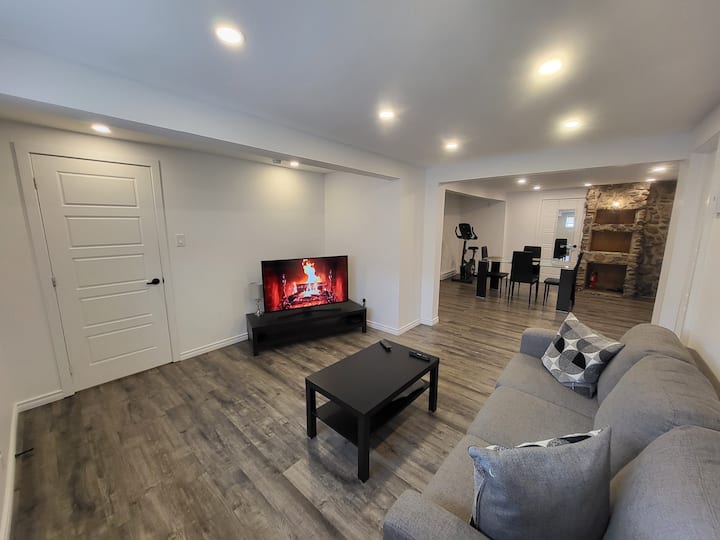 Appartement Propre Neuf Et Confortable - Laval, Canada