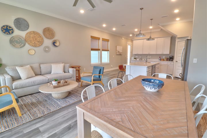 Coastal Style 4/4bth*sleeps 18*4 Min Walk To Beach - Florida Panhandle, FL