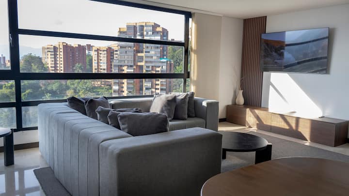 802 Con La Mejor Vista, Familiar En El Poblado - Medellín