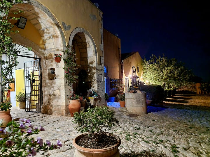Bǝ Sicilian In Camemi - Short Term Rentals - Marina di Ragusa