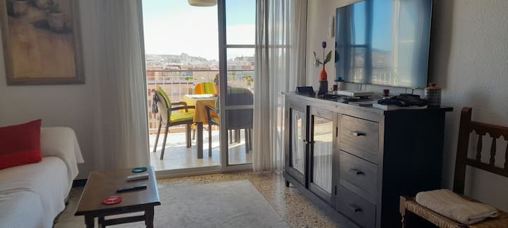 Al Lado De Barcos Y Gran Playa. - Santa Pola