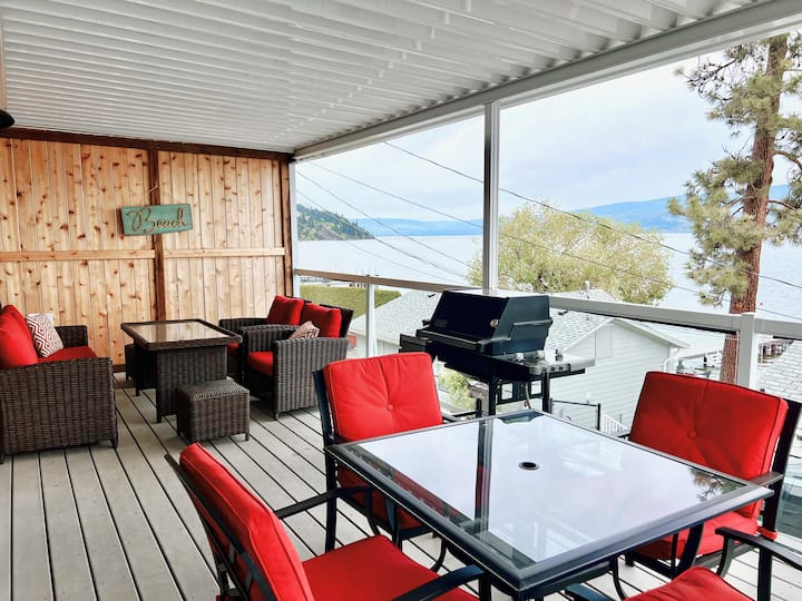 Modern Waterfront Getaway - Peachland