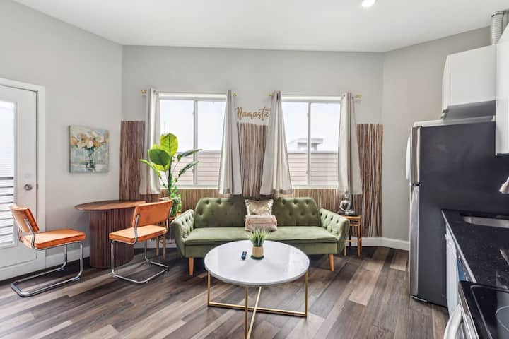 Modish Nirvana Theme 1br Suite W/ Private Patio - University City - Philadelphia