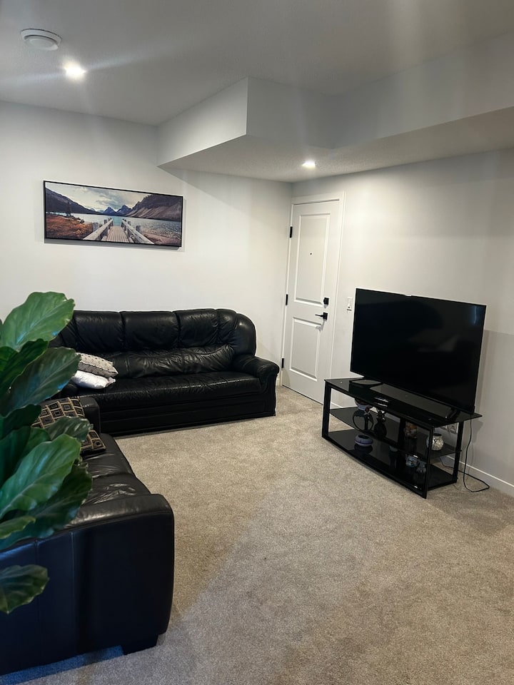 Praise Bethel -Homely Walkout Suite In Yyc - Calgary