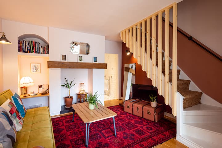 Cute & Cool 2 Bed Townhouse With Garden & Parking - Shrewsbury
