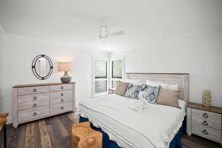 Orange Beach Prime Location! Boat Dock! Pool! - Orange Beach, AL