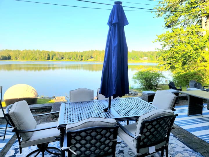 Accessible Waterfront Retreat W/hot Tub- Sleeps 12 - 매사추세츠