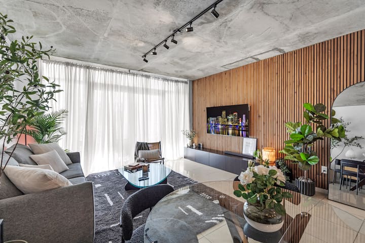 Spacious Midcentury-modern Condo In Midtown Miami - Miami