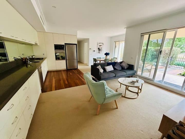 On The Park, The Beach, Pool And Private Garden. - Melbourne