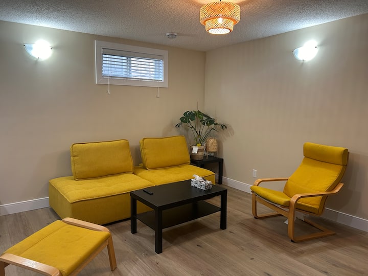 Spacious, Bright And Family-friendly Suite - Edmonton, Canada