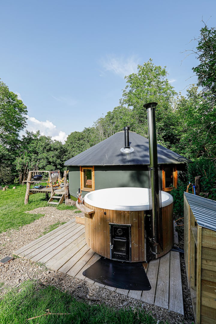 Secluded Yurt | Private Garden & Hot Tub, Sleeps 4 - Steyning