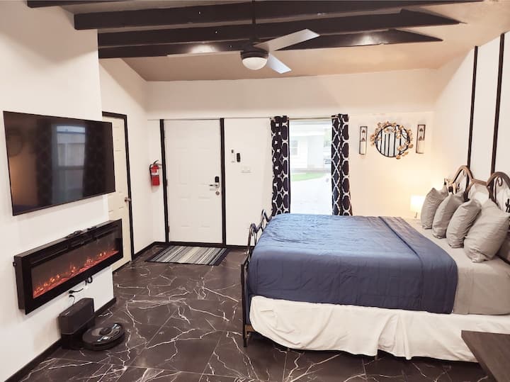 Tiny Luxury Home  Close To Uofh Nrg Md - Houston, TX