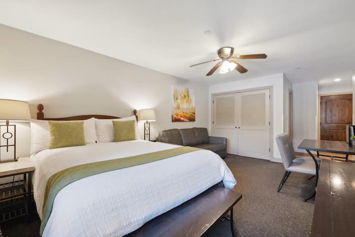 Falcon Point Studio  Sleeps 4 - Beaver Creek, CO