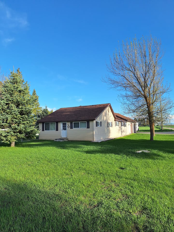 Peaceful Town & County Home, Dogs Welcome - Ashton, ID