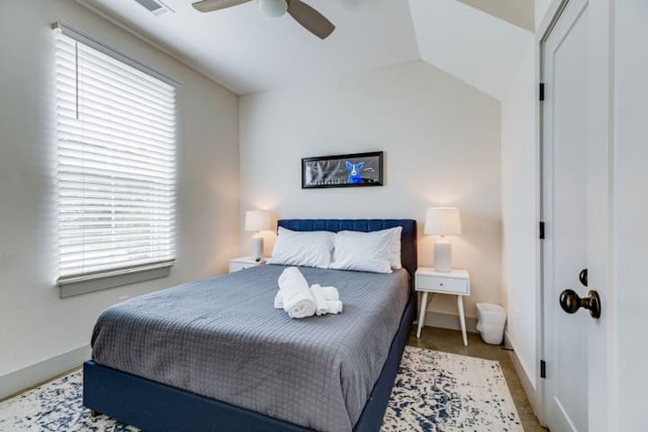 Nations Getaway: Full Bed, Ensuite Bath - Nashville, TN