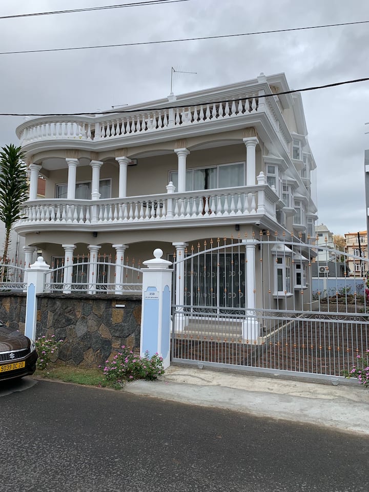 Apsara - 2 Luxury Holiday Apartments 
 Red & Blue - Mauritius