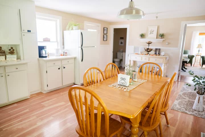 Sweet Farmhouse Retreat - Ski Hills Nearby! - Lake Wisconsin