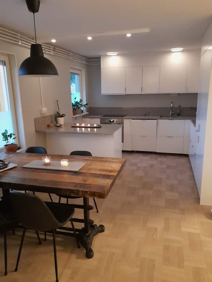 Egen Ingång, Parkering, Uteplats - Umeå