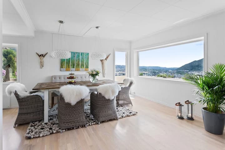 Stunning Views W/balcony And Terrace - Bergen