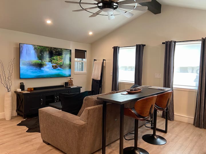 Dean's Garage: Moto Style Luxe Home Central Auburn - Auburn, CA