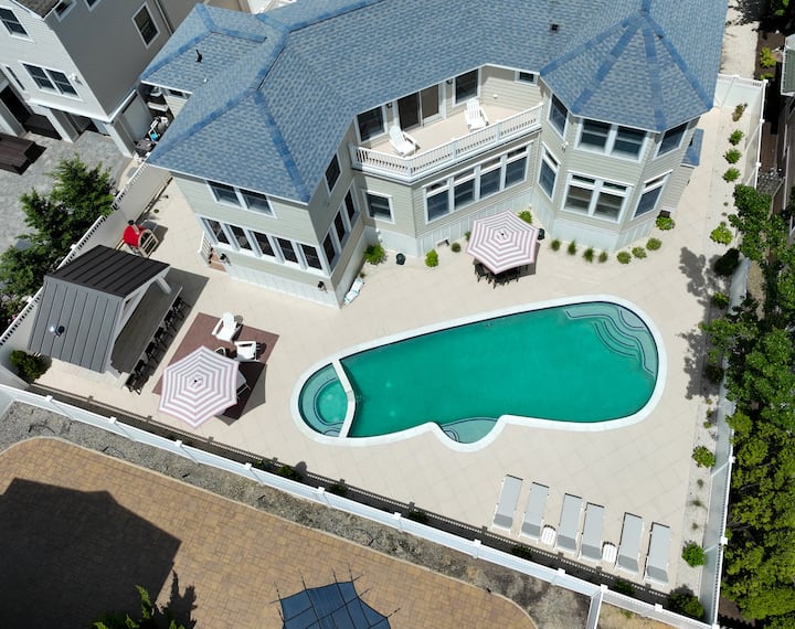 Huge 6 Bed/7 Bath - Heated Pool/spa/fire-pit/bar - Beach Haven, NJ