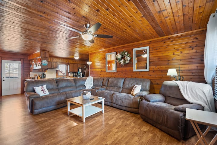 Southern Charm - Best Cabin @ The Beach - Oak Island, NC