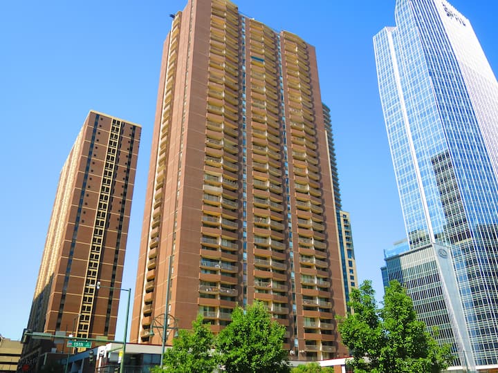 Downtown Denver Studio 13 Iconic Skyline Views - Denver, CO