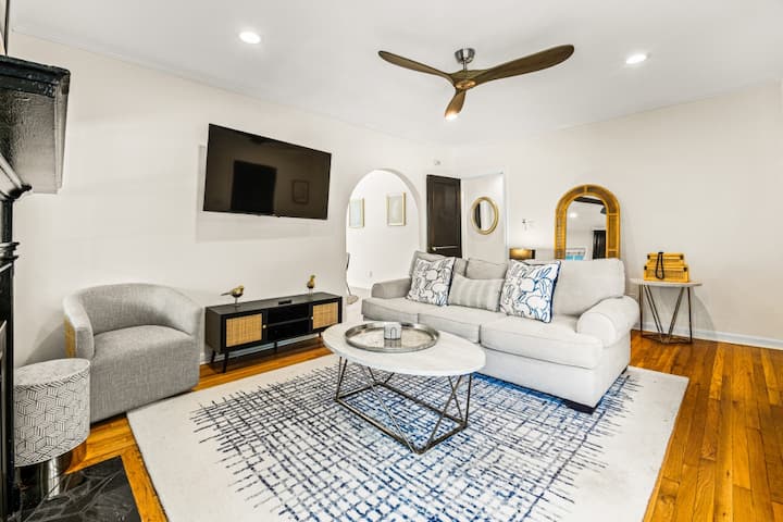 Modern Buckhead Gem · Walkable · Dog Friendly - Atlanta, GA