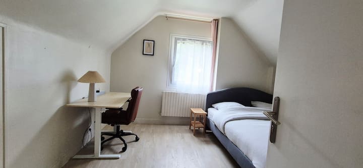 Private Room With Shared Common Space - Josselin
