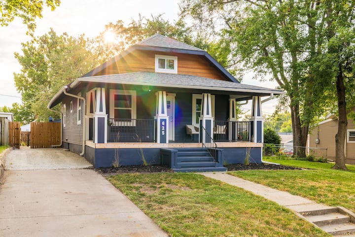 Valley Junction Gem W/ Games And Outdoor Space - West Des Moines, IA