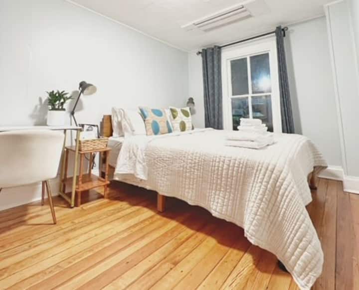 Precious And Economical Room In Downtown Occoquan - Woodbridge, VA