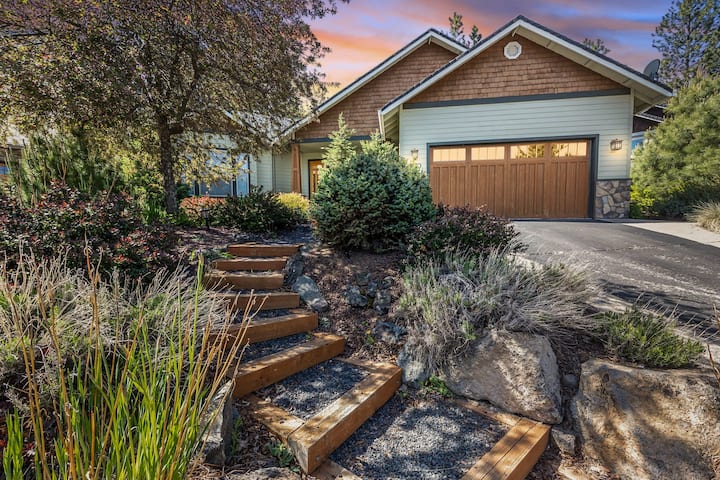 Hot Tub ~ Westside Bend Home ~ Ac~ Fireplace~ev - Bend, OR