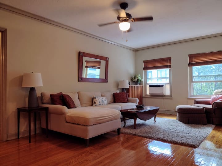 Cle Hts Condo Near Uh, Cc & Univ-c - Cleveland Heights, OH