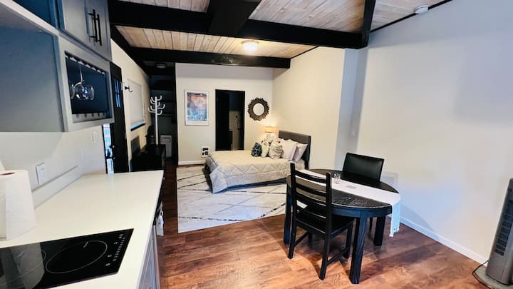 Beautiful Bellevue Studio! - Bellevue, WA