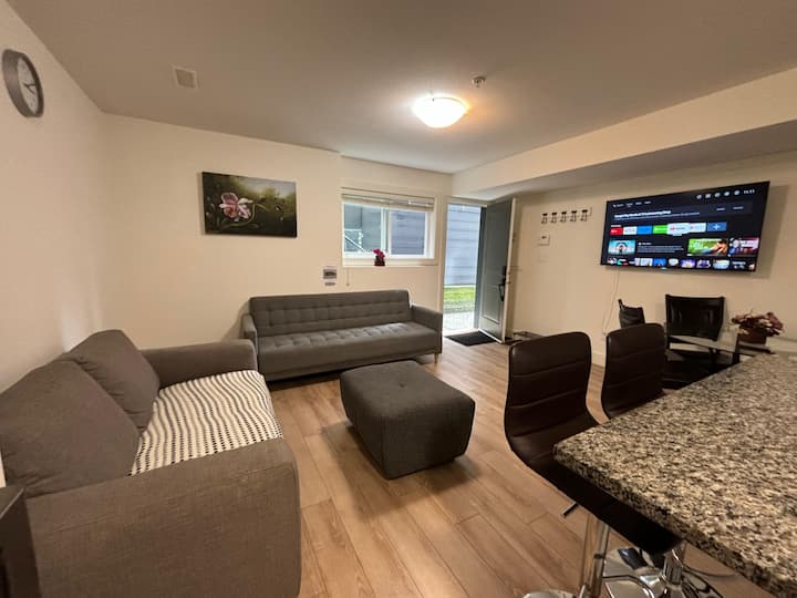 Entire Ground Level 1bed&1bath Suite In Mapleridge - Maple Ridge