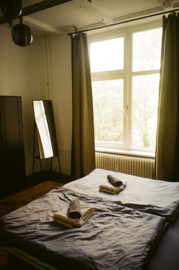 Homey Amber Room In Vibrant Area 5 - Berlin