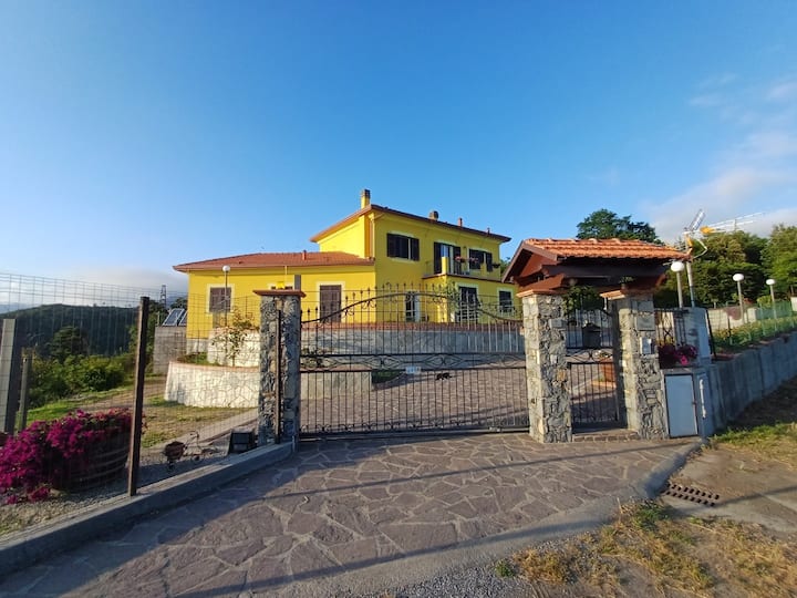 Joivy  Villa Guanna: Charming Flat W/ Garden - Moneglia