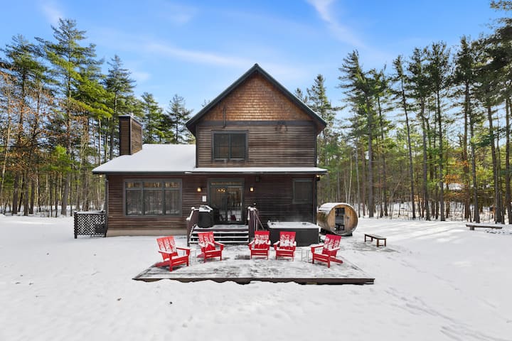 Huge Cabin, Whiteface, Hot Tub, Sauna & Game Room - Adirondack Mountains