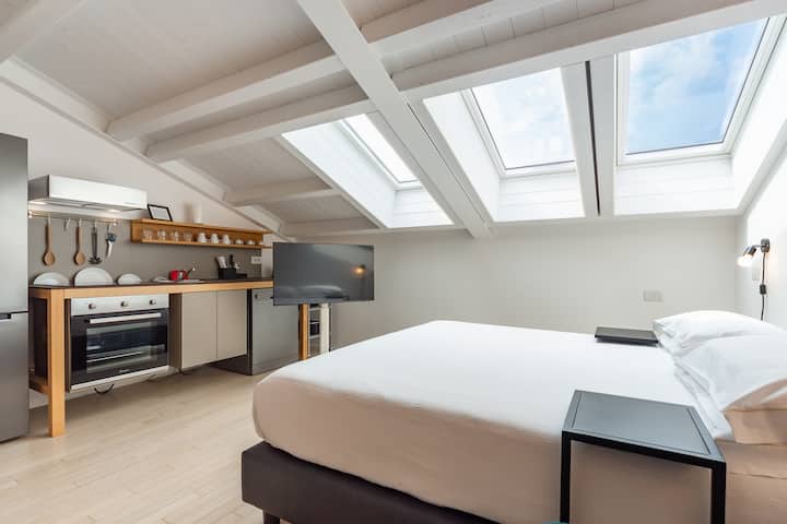 Welcome To The Center Of Milan - Milan