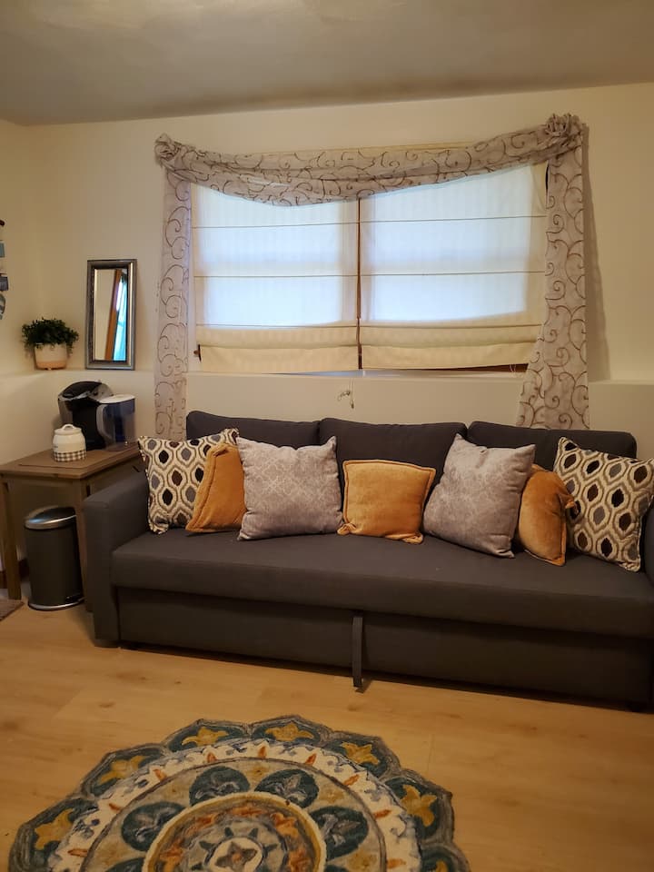 3 Room Efficiency Apt Near Beach - Bristol, RI